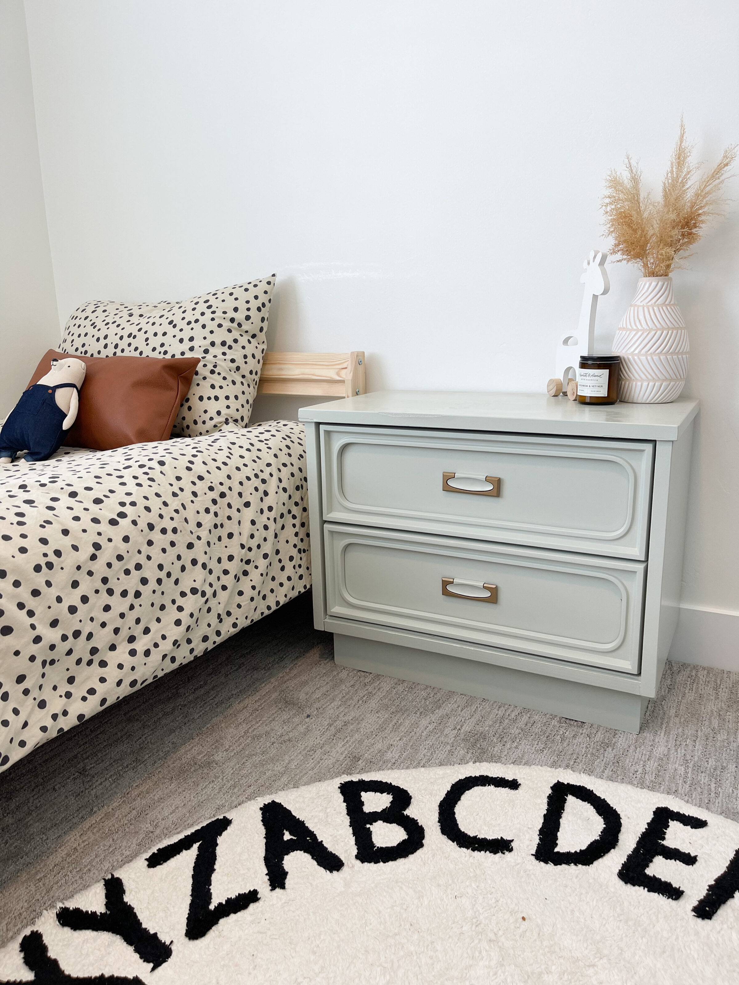 5 Things I Always Look for at When Flipping Furniture - Sarah Flips It